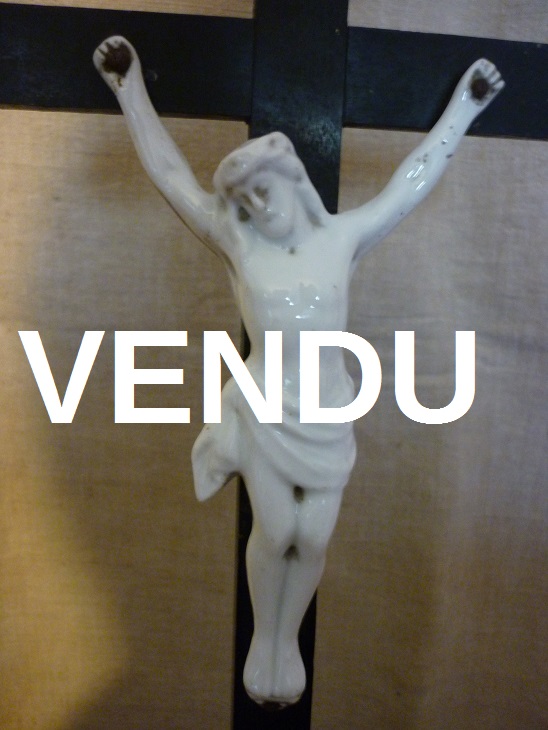 Crucifix en porcelaine et bois de la fin du XIXe siècle - BROC' EN' GUCHE
